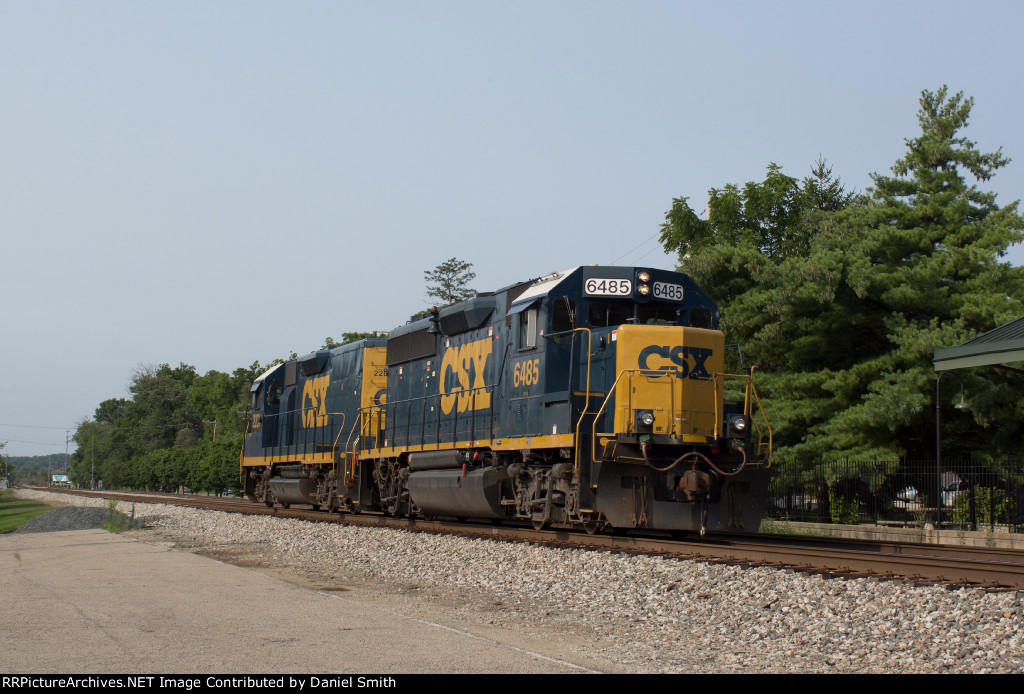 CSX 6485 leads engine light Y119 north-bound.